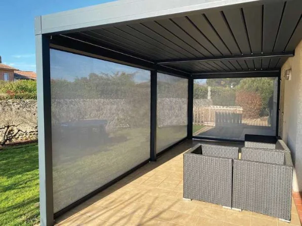 סגירת מרפסת בחיפה | התאמה והתקנת סגירה למרפסת באזור חיפה | UniKit